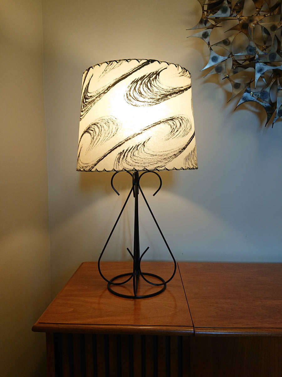 Richard Singer & Sons 1950s Wire Table Lamp w/ Fiberglass Shade ...